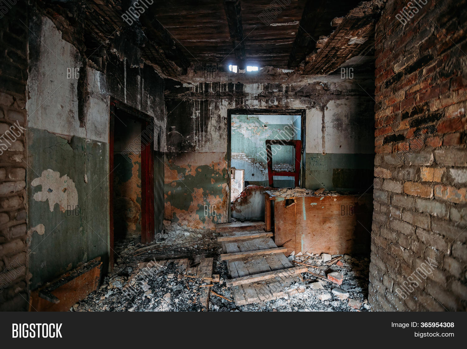 Burnt Old House Image & Photo (Free Trial) | Bigstock