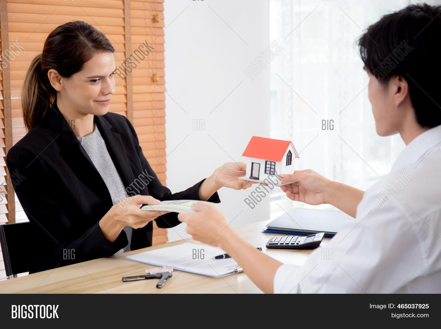 Young Realtor Woman Image & Photo (Free Trial) | Bigstock