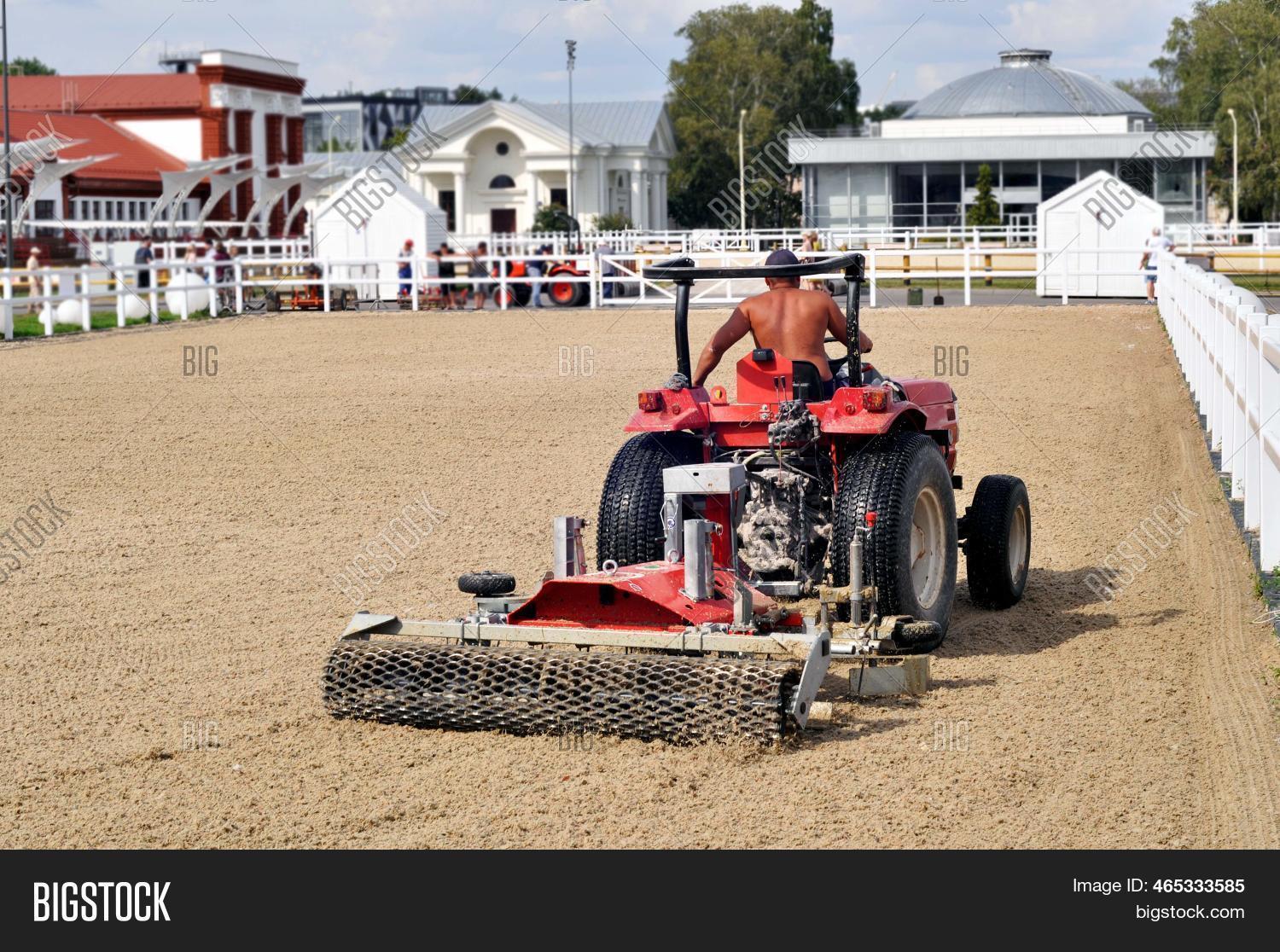 Tractor Leveling Image & Photo (Free Trial) | Bigstock