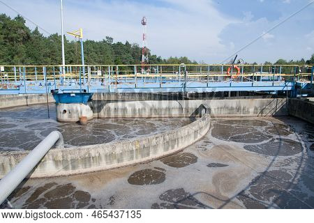 Solid Contact Image & Photo (Free Trial) | Bigstock