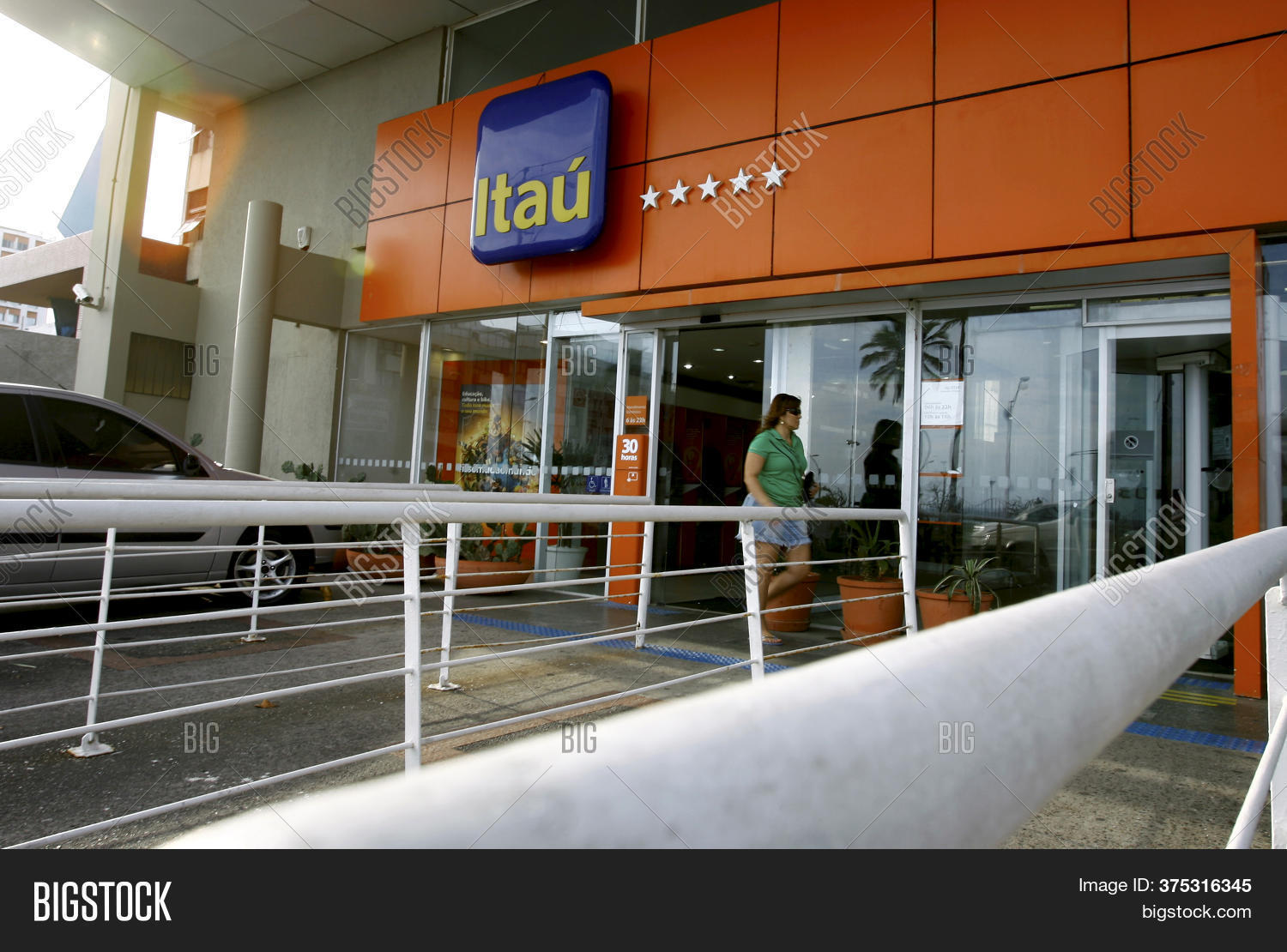 View Itau Bank Image & Photo (Free Trial) | Bigstock