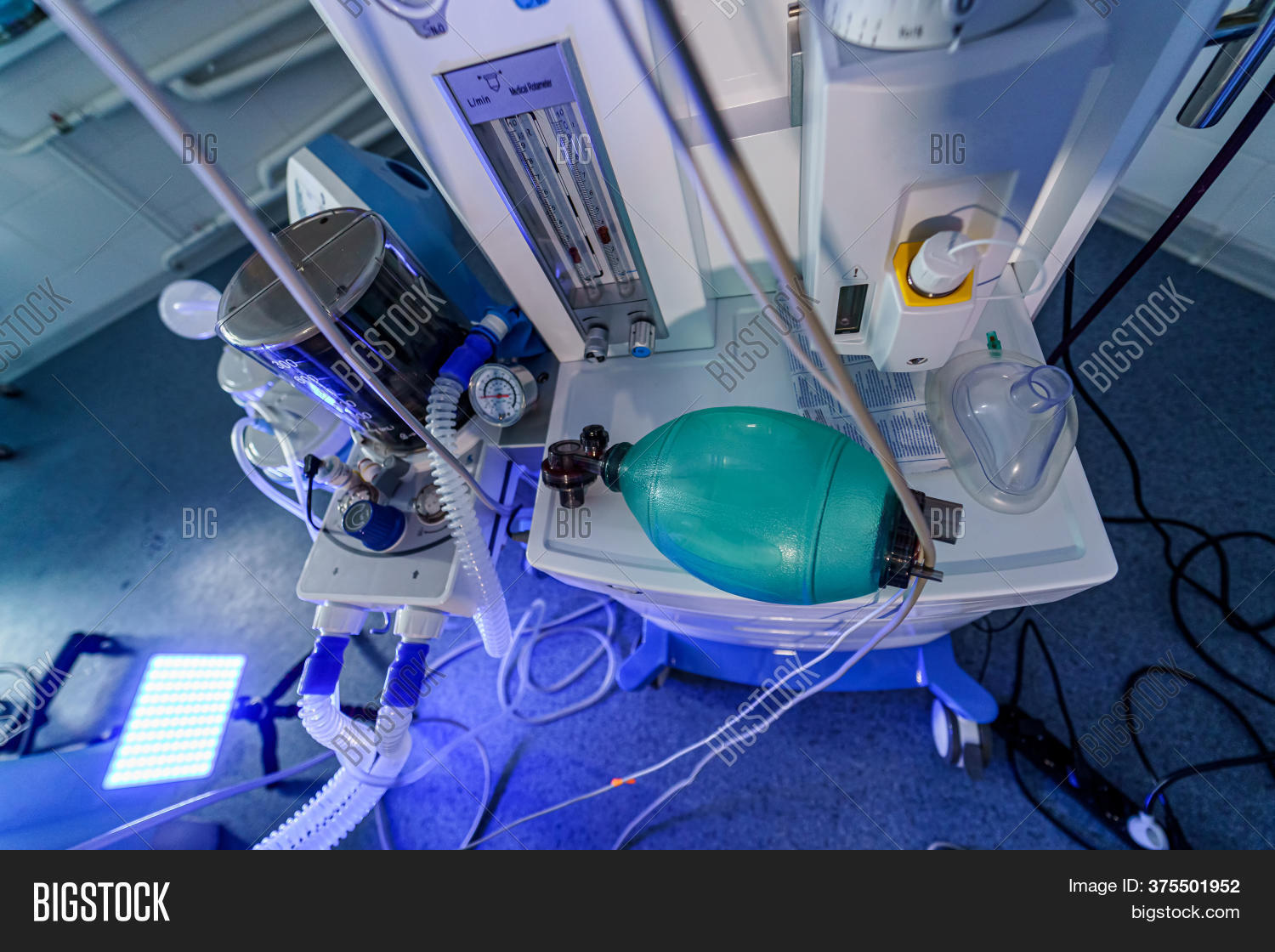 Mask Intubation. Lungs Image & Photo (Free Trial) | Bigstock