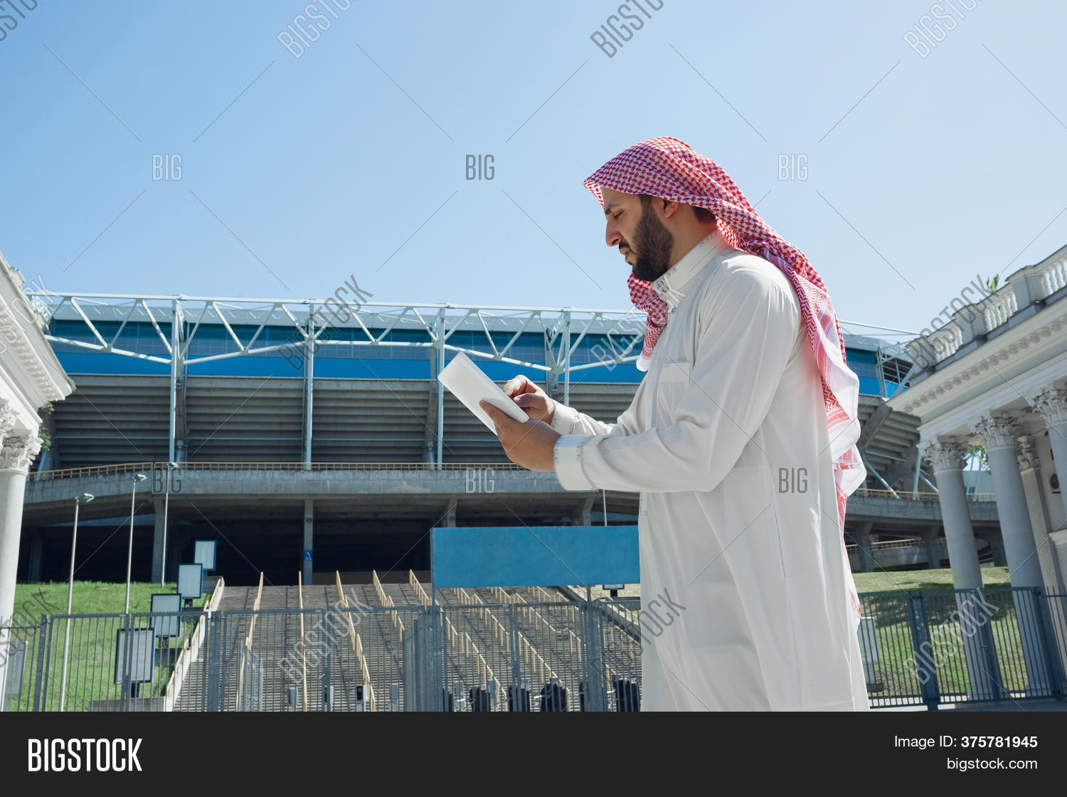 Rich Arabian Mans Image & Photo (Free Trial) | Bigstock
