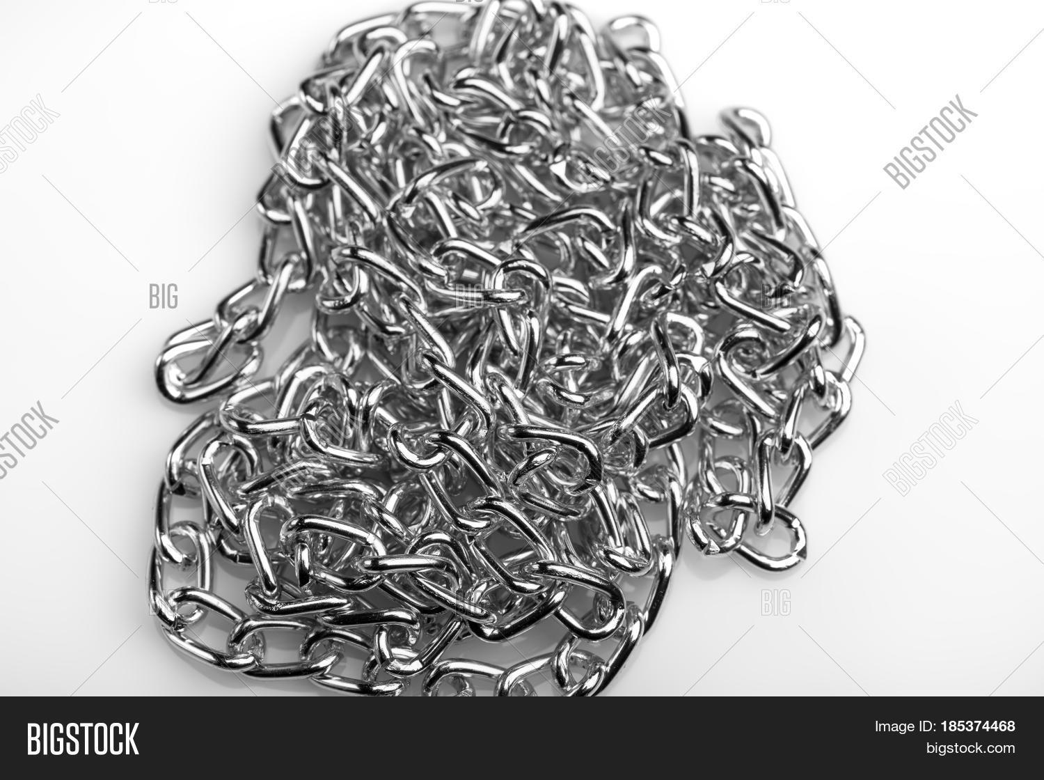 Imagen y foto Chain Heap - (prueba gratis) | Bigstock