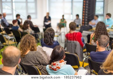 Round Table Discussion Images, Illustrations, Vectors - Round Table ...