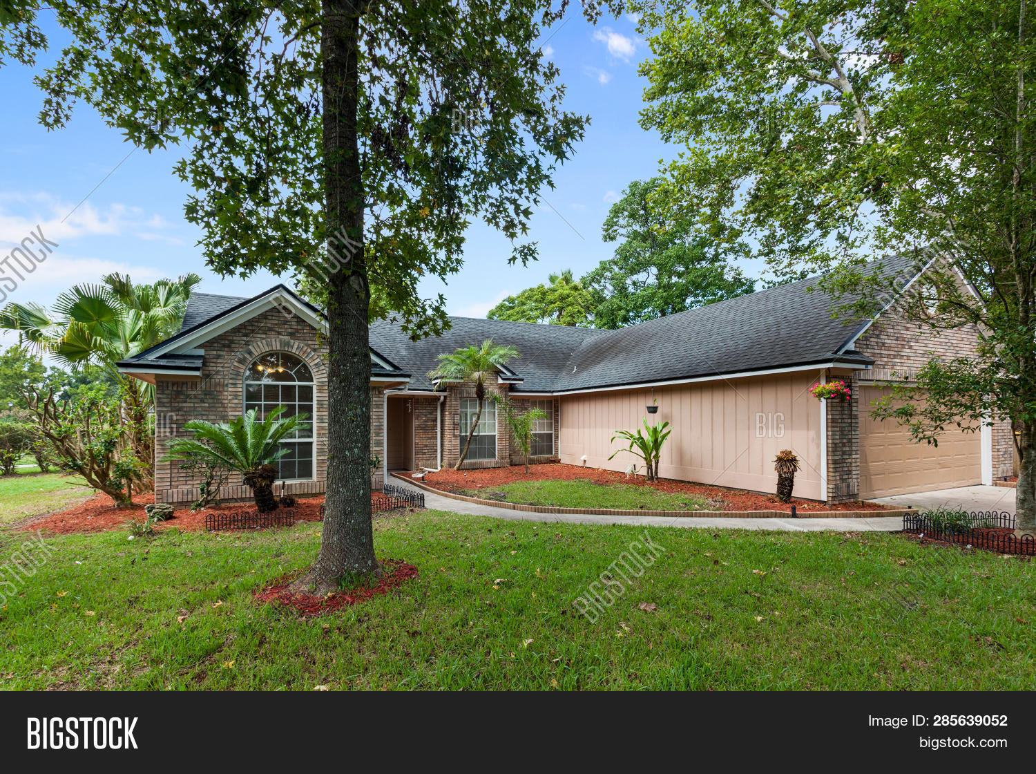 Ranch Style Home Image & Photo (Free Trial) | Bigstock