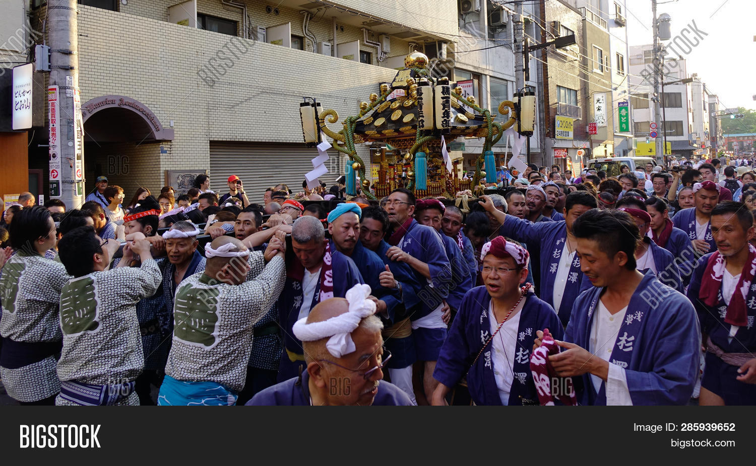 Procession Mikoshi Image & Photo (Free Trial) | Bigstock