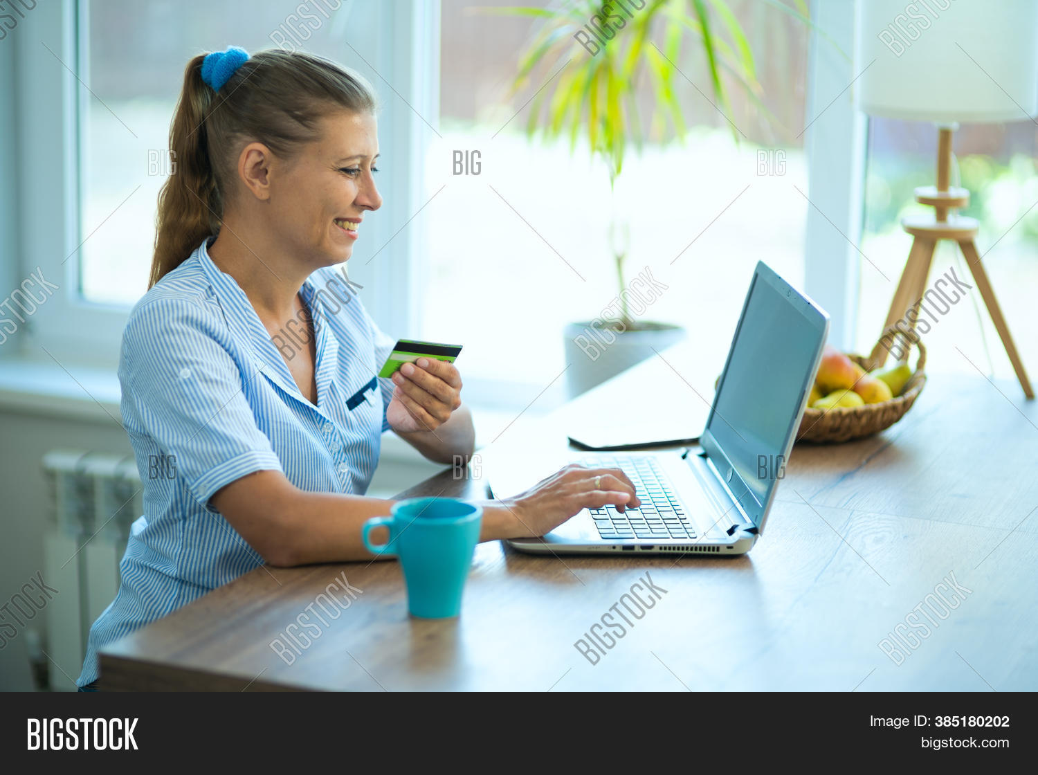 Woman Housewife Home Image & Photo (Free Trial) | Bigstock