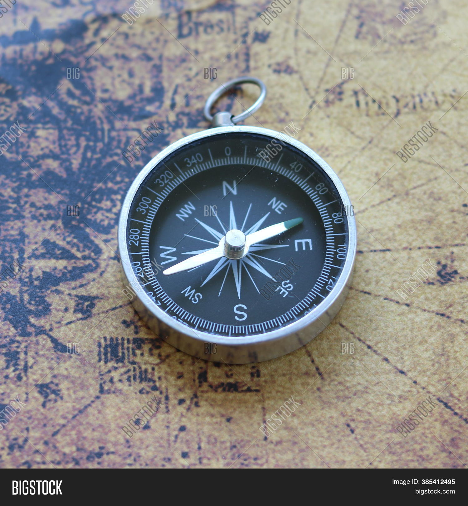 Classic Round Compass Image & Photo (Free Trial) | Bigstock