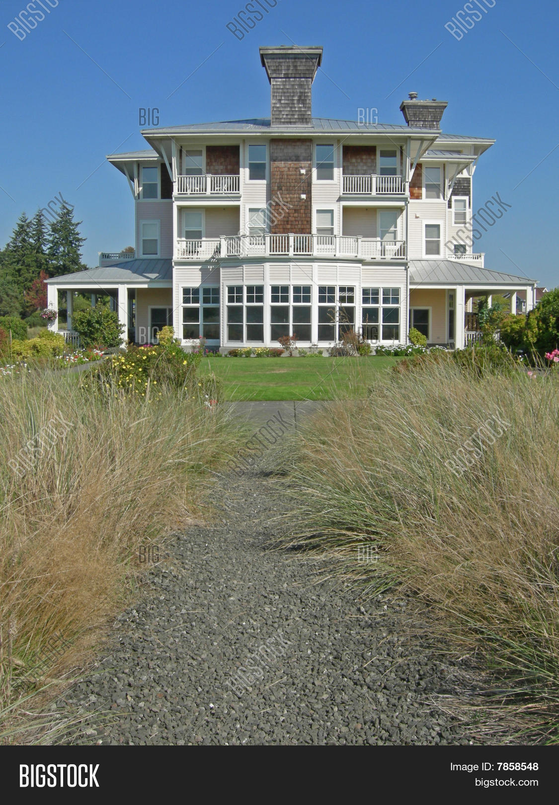 Pathway Lodge Image & Photo (Free Trial) | Bigstock