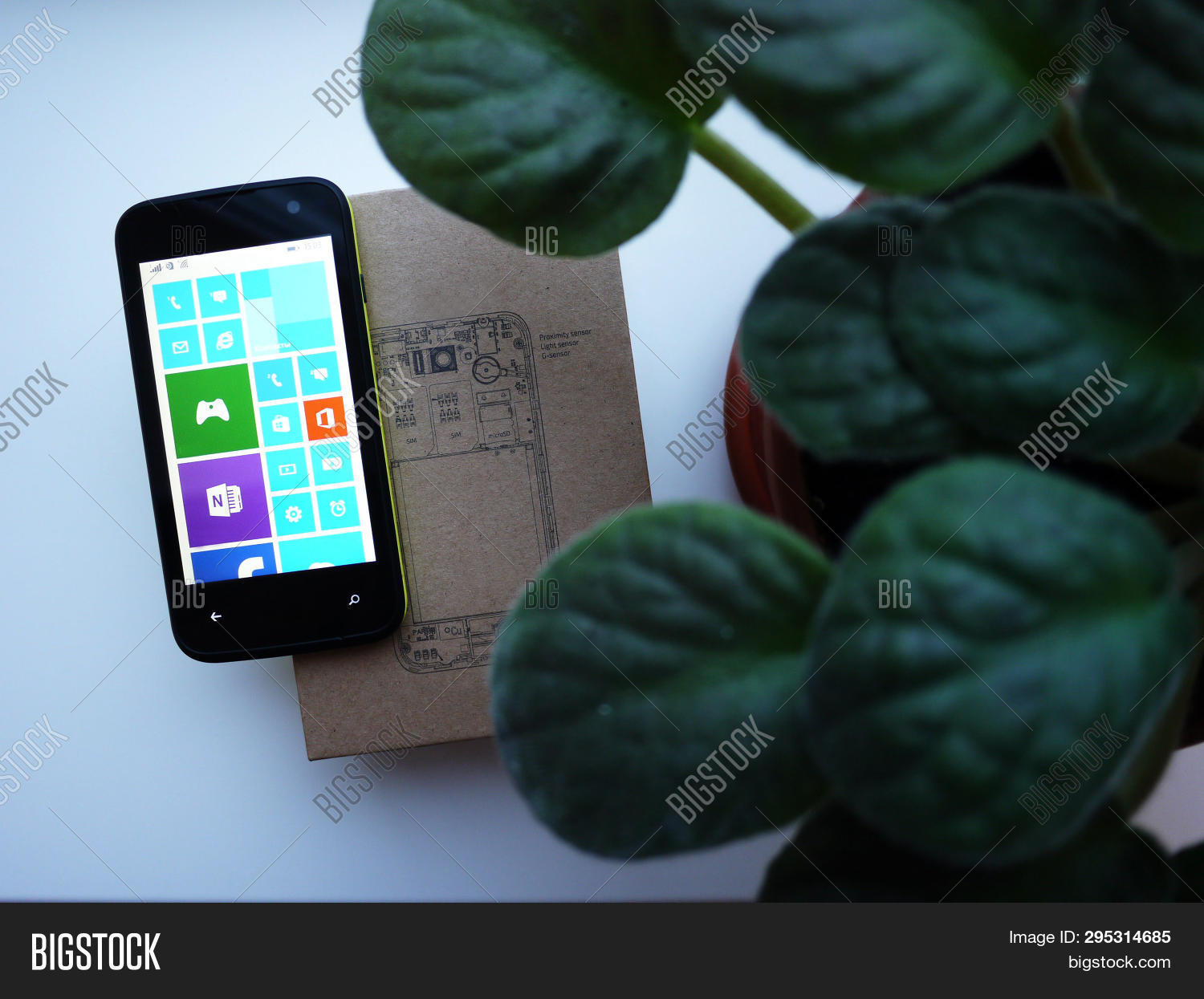 Smartphone Display Image & Photo (Free Trial) | Bigstock