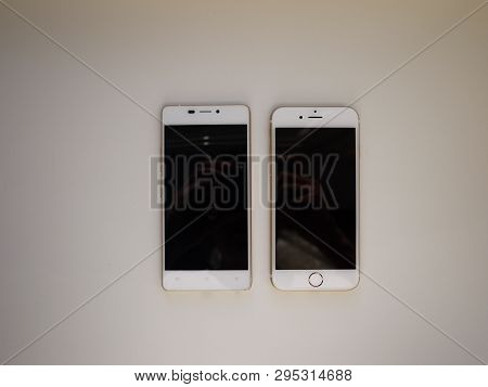 Smartphone Display Image & Photo (Free Trial) | Bigstock