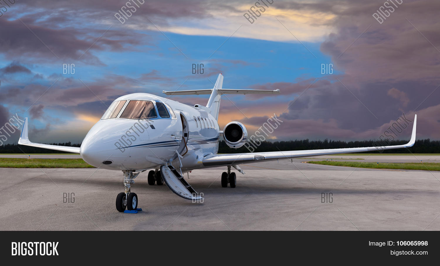 Private Jet On Runway Image & Photo (Free Trial) | Bigstock