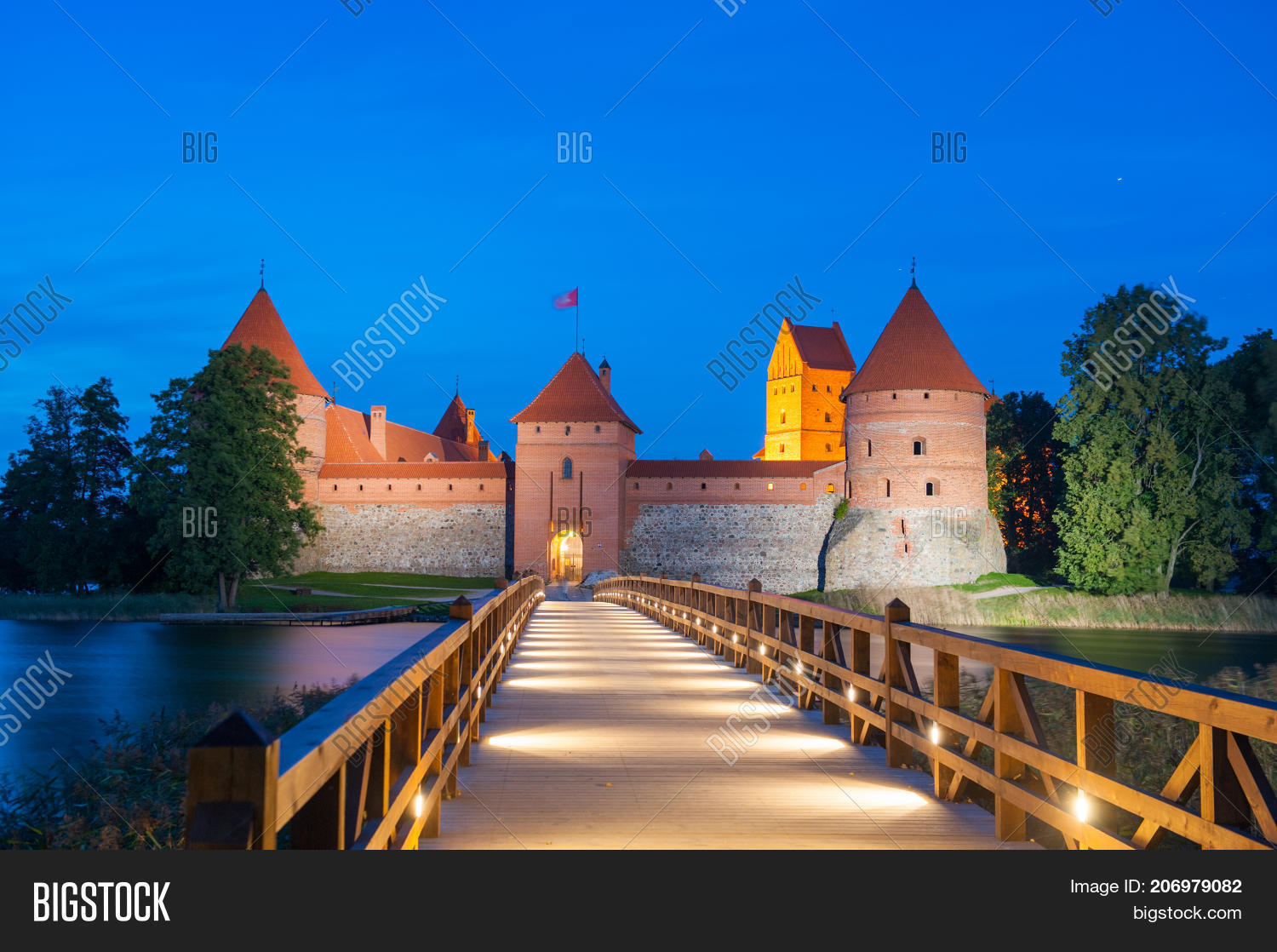 Trakai Castle Night - Image & Photo (Free Trial) | Bigstock