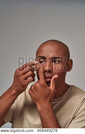 Man Pulling Eyelid Image & Photo (Free Trial) | Bigstock