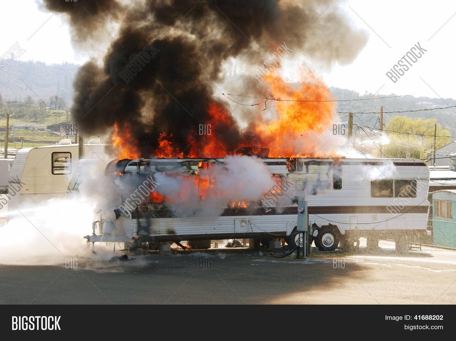 Imagen y foto Fuego De Remolque (prueba gratis) | Bigstock