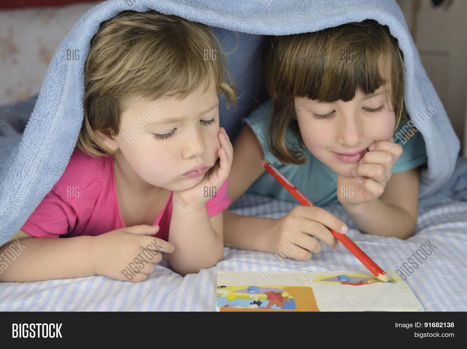 Imagen y foto Children Bonding (prueba gratis) | Bigstock