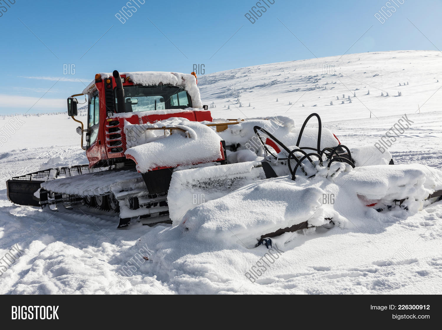 Red Ratrak Snowcat Image & Photo (Free Trial) | Bigstock