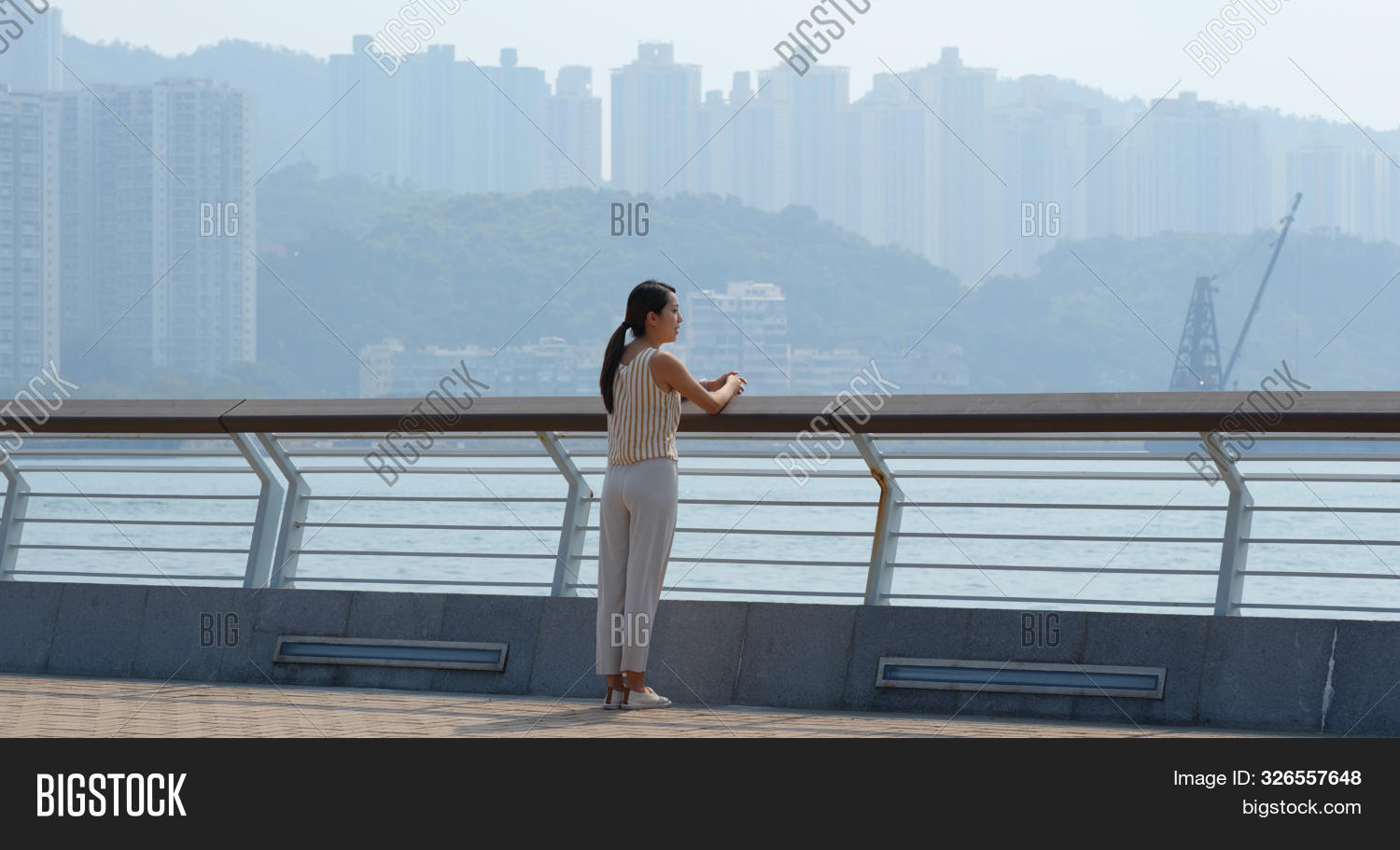 Woman Look Around City Image & Photo (Free Trial) | Bigstock