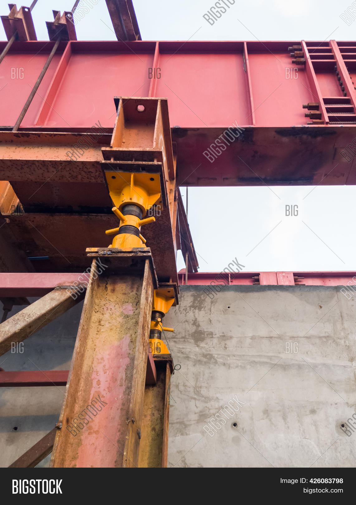 Large Iron 图片和照片（免费试用） | Bigstock