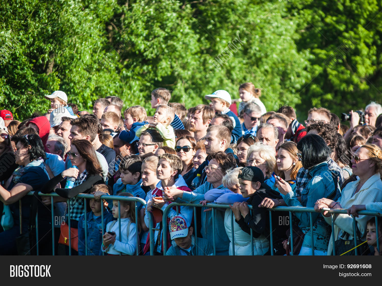 Crowd People Watching Image & Photo (Free Trial) | Bigstock