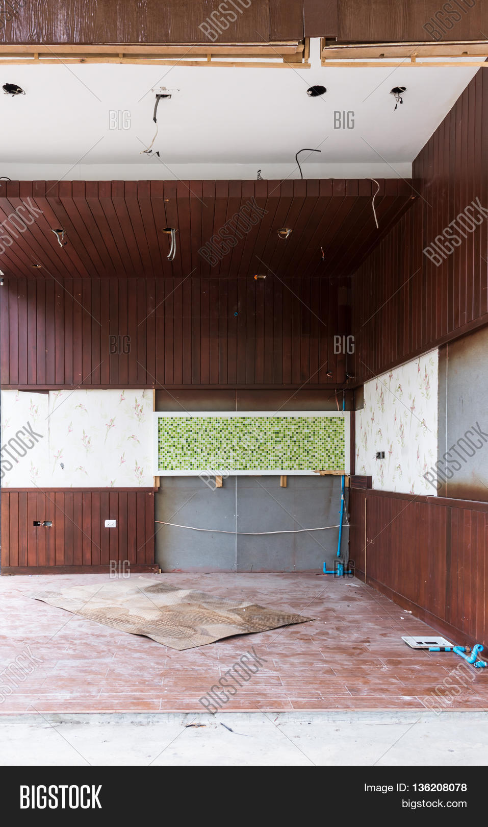 Empty Clothing Store Image & Photo (Free Trial) | Bigstock