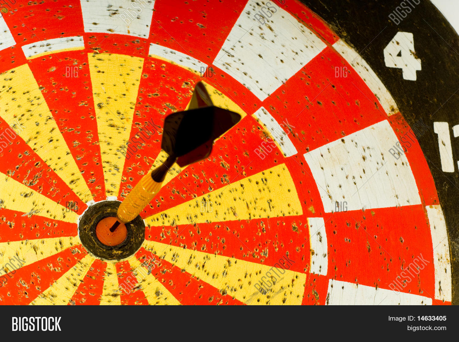 Dartboard Single Dart Image & Photo (Free Trial) | Bigstock