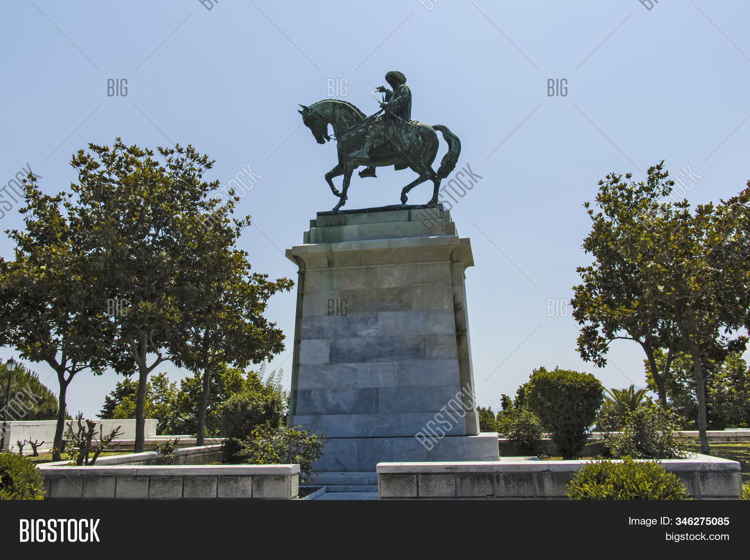 Monument Muhammad Ali Image & Photo (Free Trial) | Bigstock