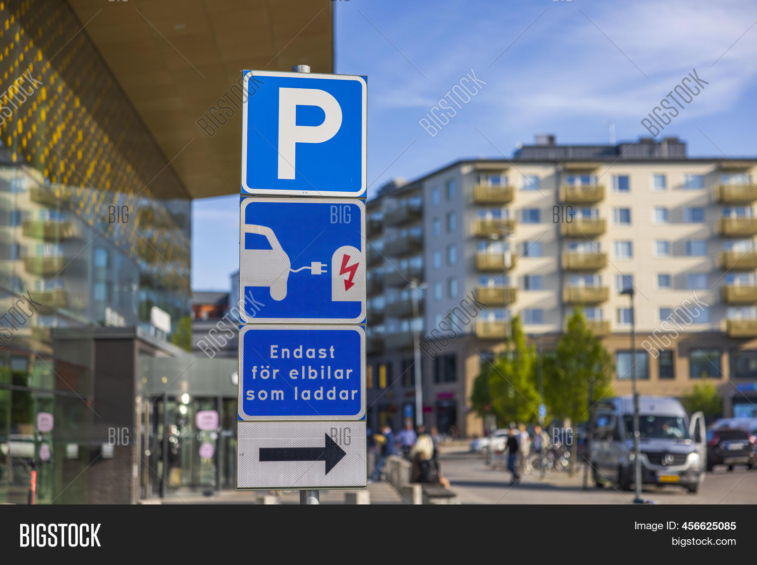 Close Parking Sign Image & Photo (Free Trial) | Bigstock