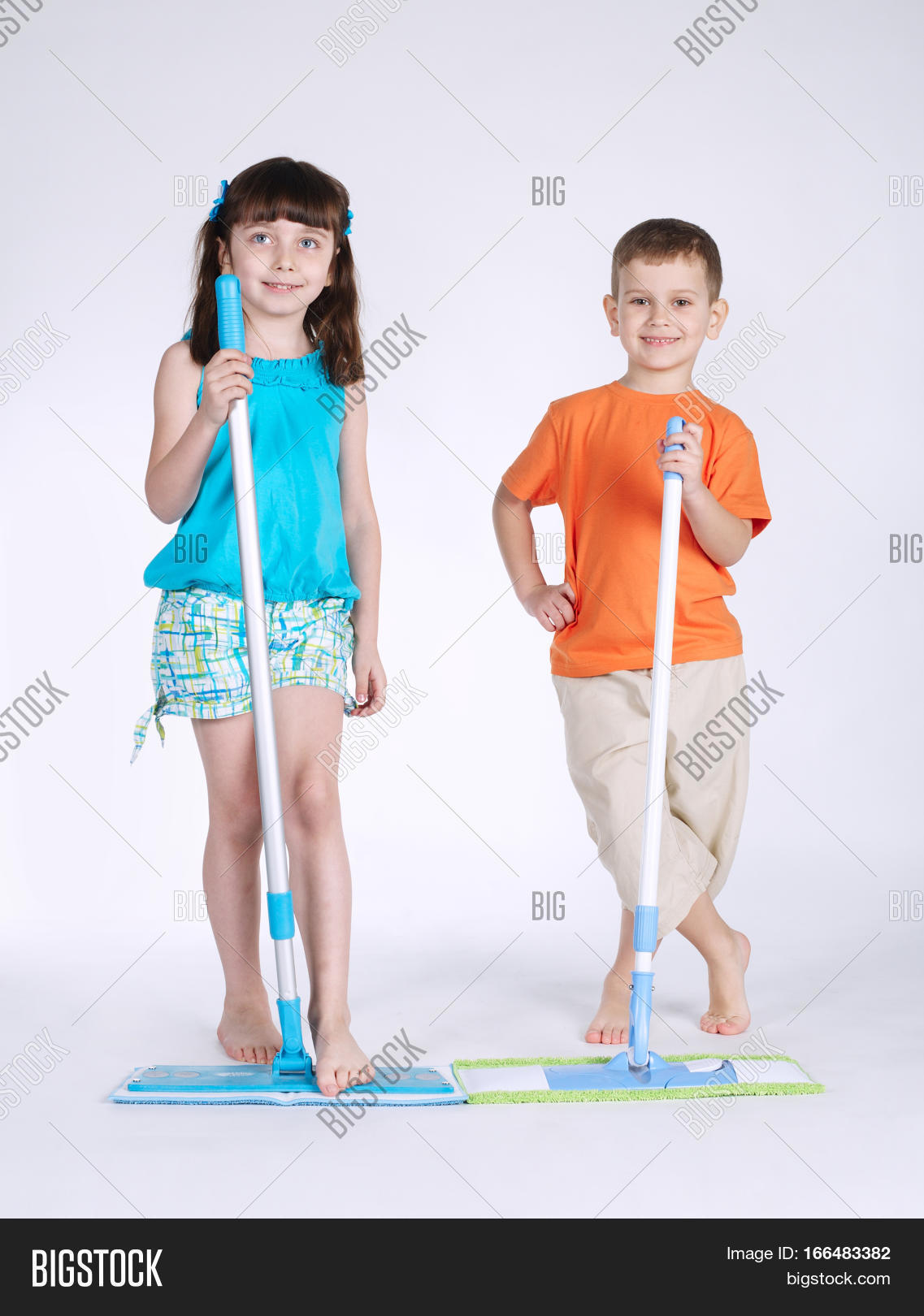 Little Girl Boy Mop On Image & Photo (Free Trial) | Bigstock