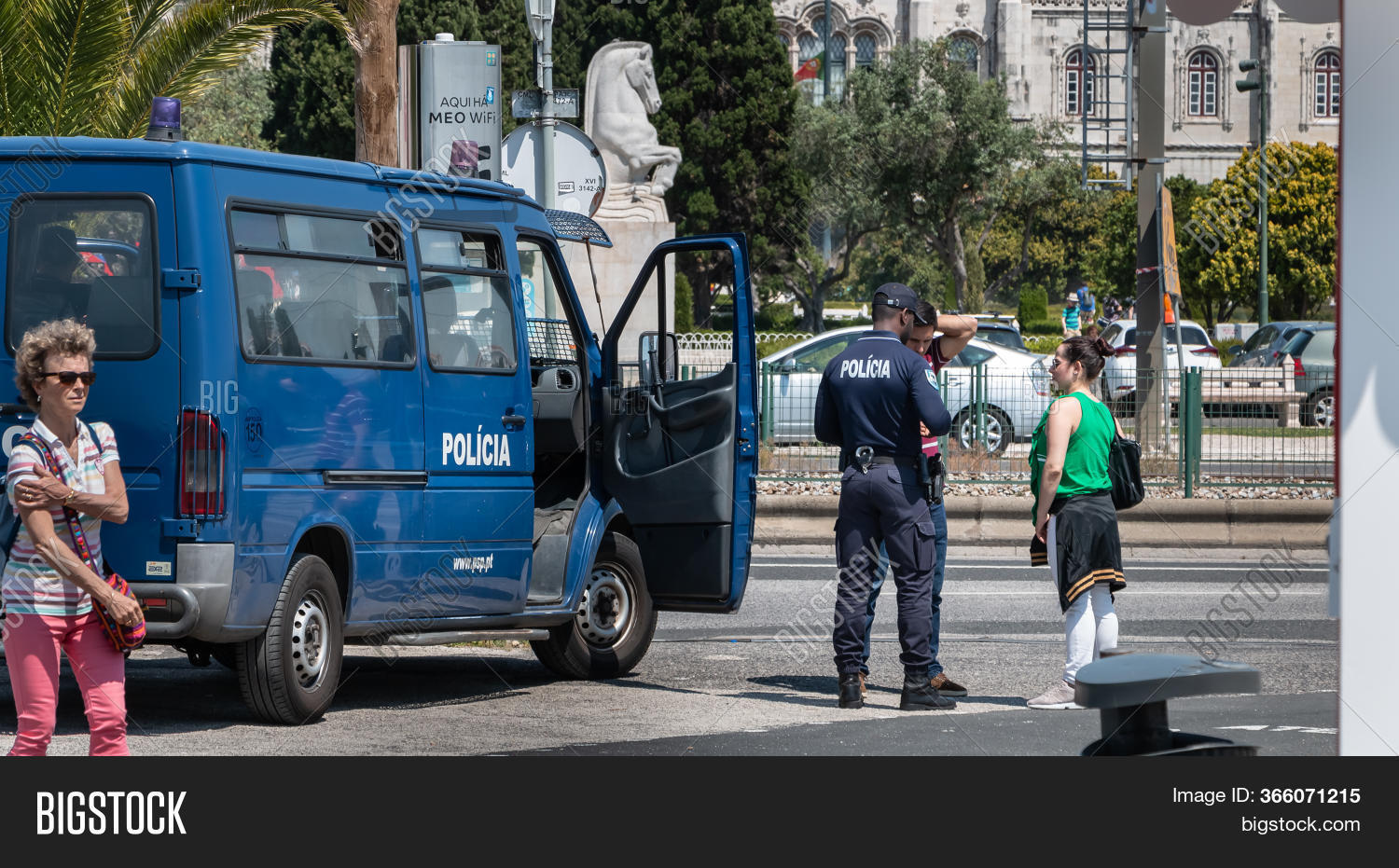 Policeman Chatting Image & Photo (Free Trial) | Bigstock