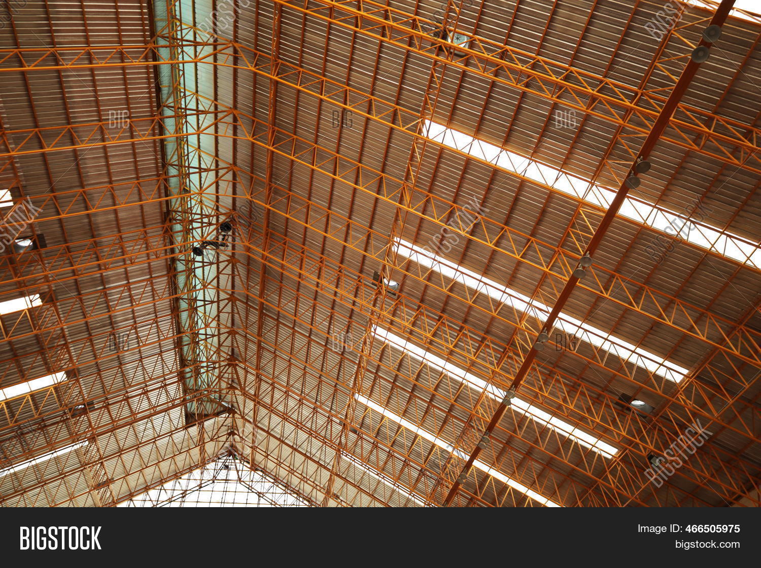 Steel Roof 이미지 및 사진(무료 체험) | Bigstock