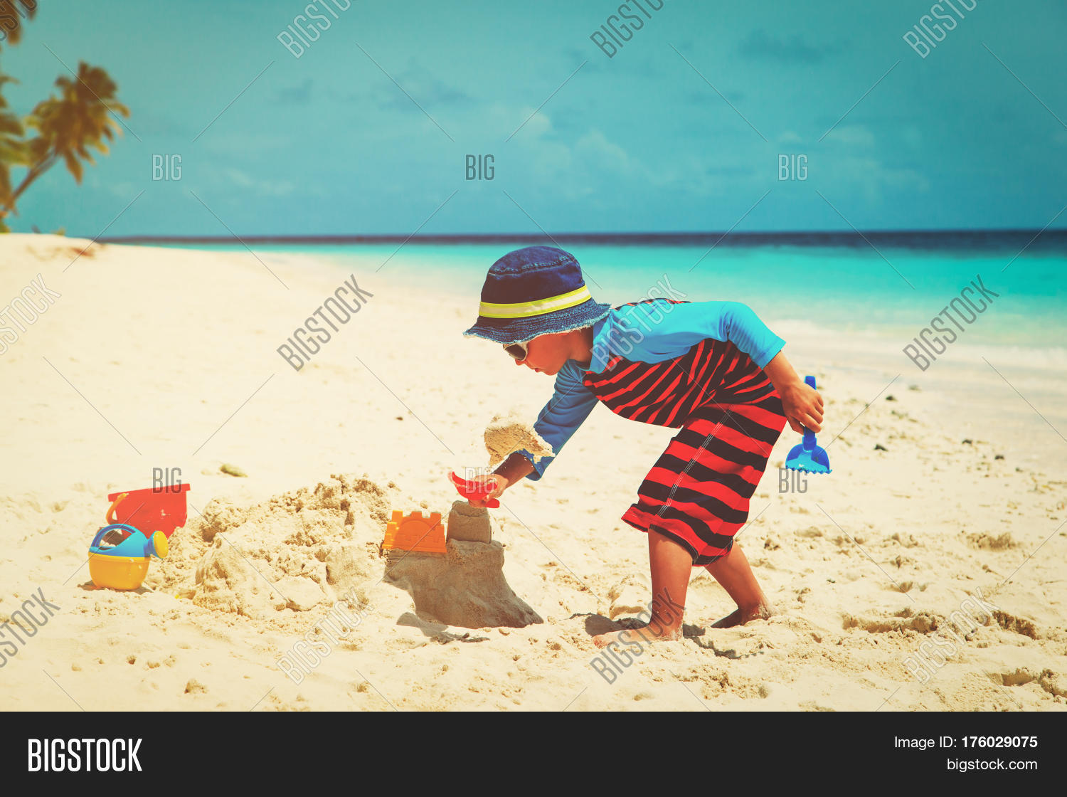 Little Boy Play Sand Image & Photo (Free Trial) | Bigstock
