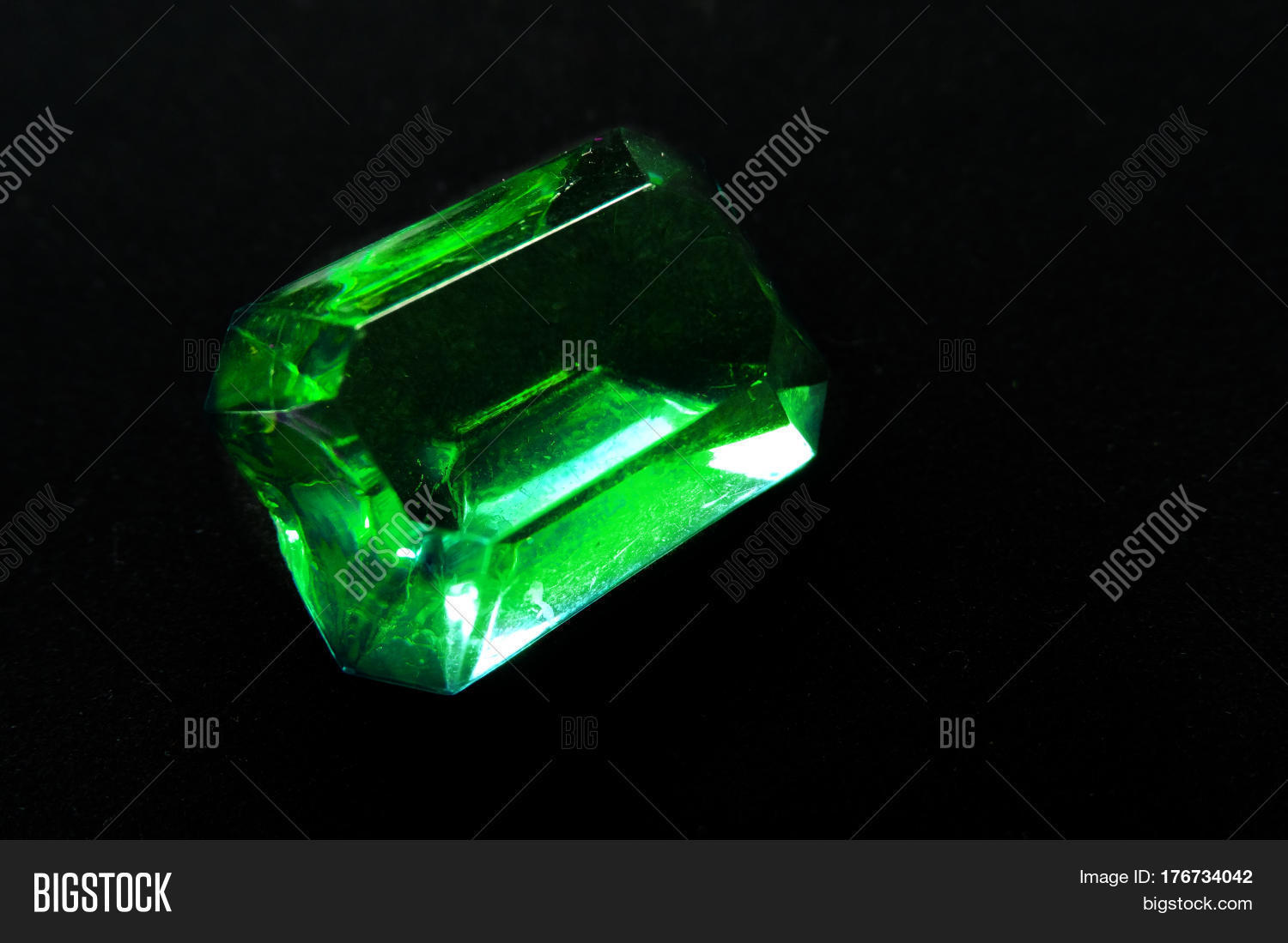Green Emerald Gem Image & Photo (Free Trial) | Bigstock