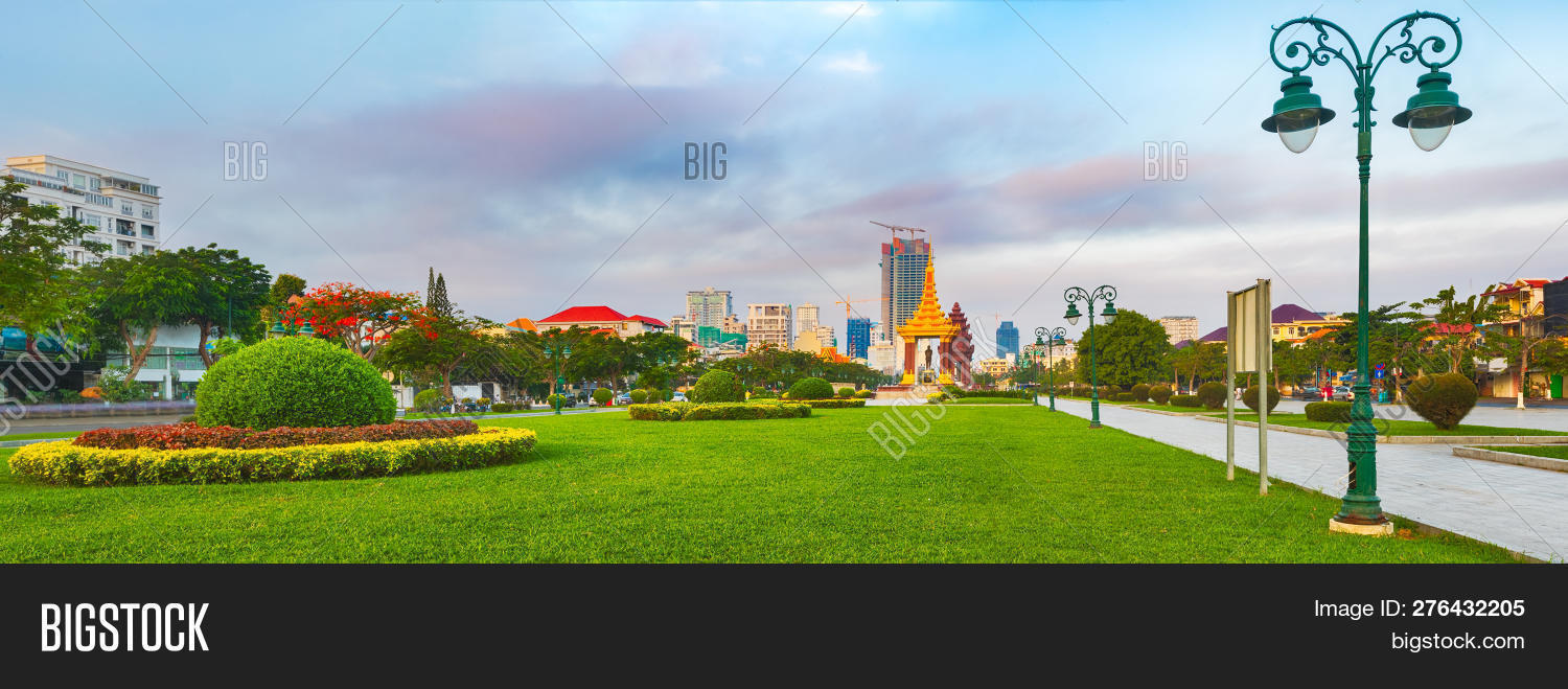 Independence Monument Image & Photo (Free Trial) | Bigstock