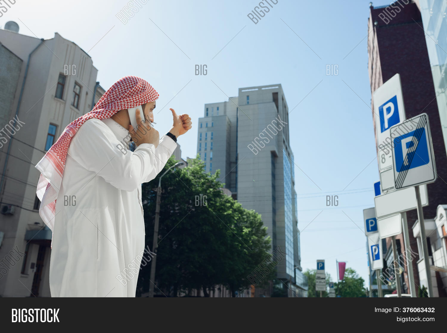 Rich Arabian Mans Image & Photo (Free Trial) | Bigstock
