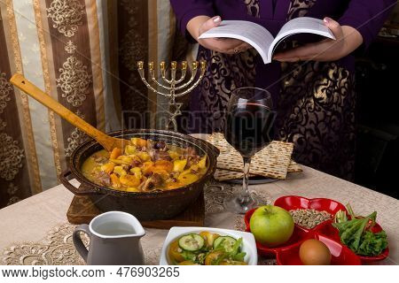 Woman Passover Seder Image & Photo (Free Trial) | Bigstock