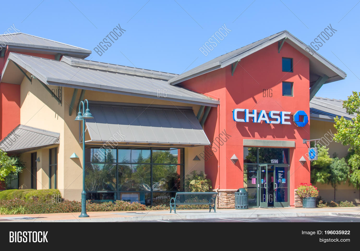Chase Bank Exterior Image & Photo (Free Trial) | Bigstock