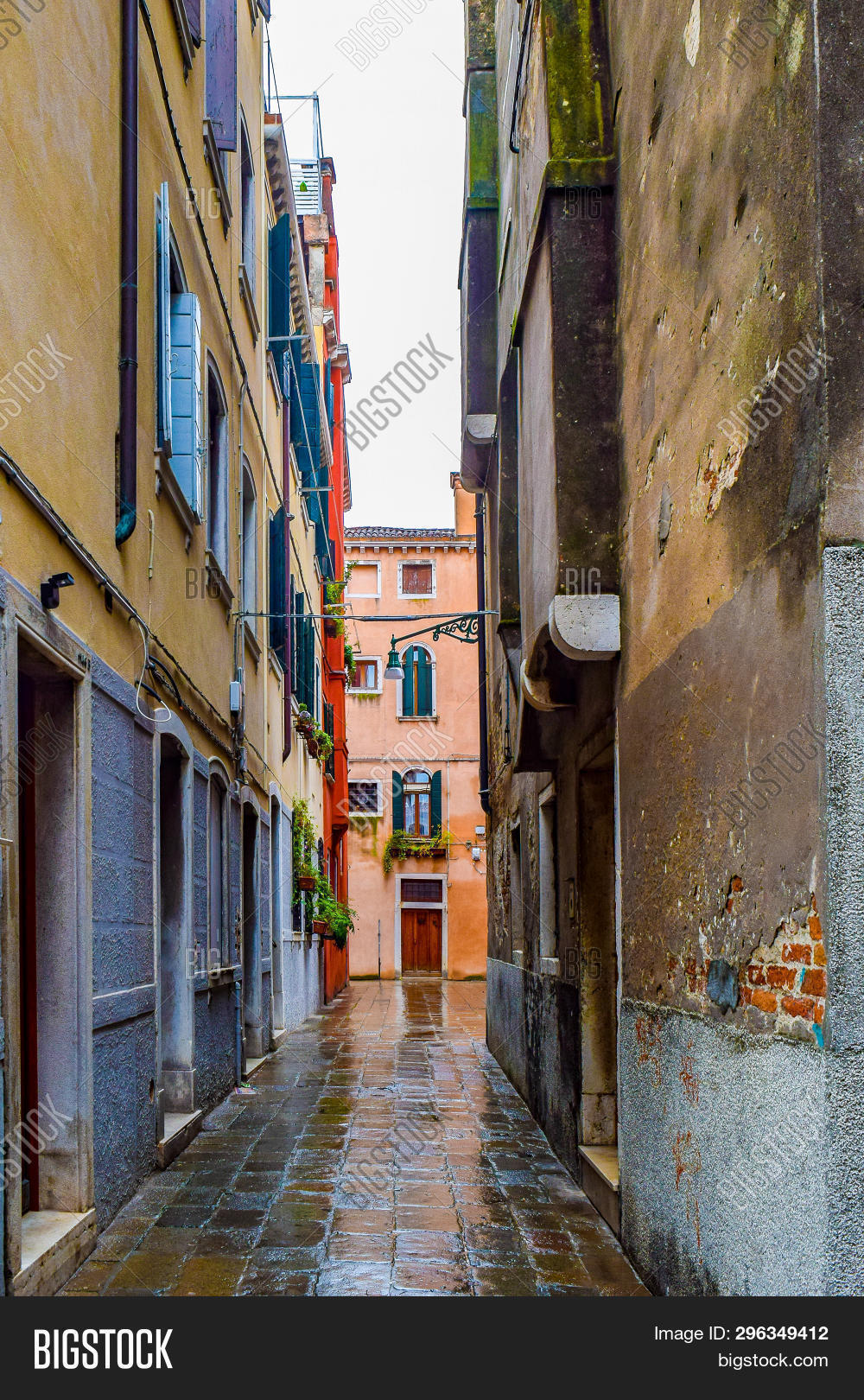 Eerie Wet Alley/ Image & Photo (Free Trial) | Bigstock