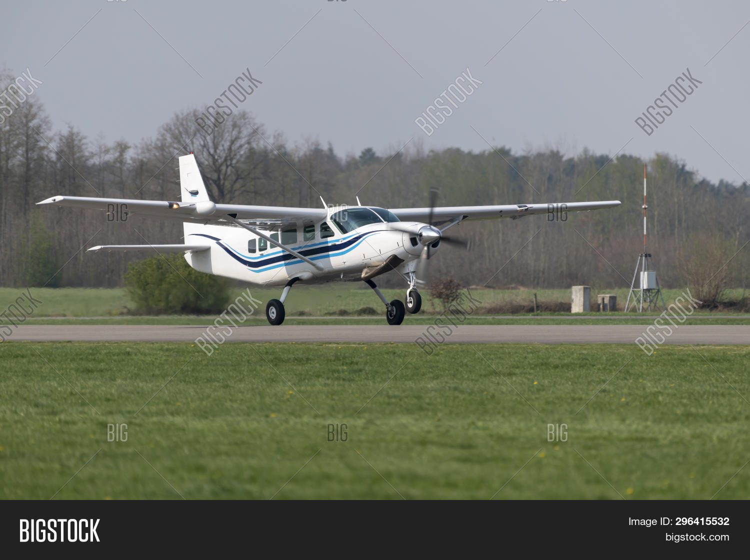 Single-engined Image & Photo (Free Trial) | Bigstock