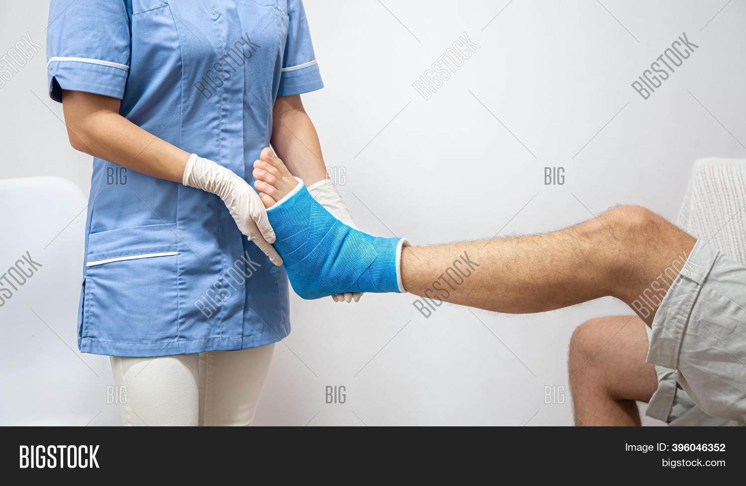 Close Man's Leg Cast Image & Photo (Free Trial) | Bigstock
