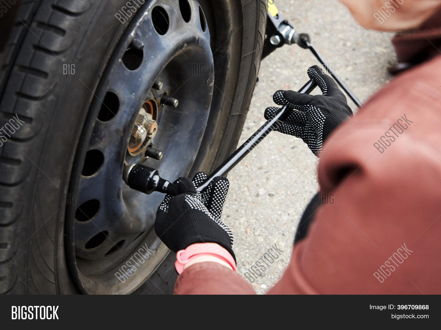 Woman Removes Wheel Image & Photo (Free Trial) | Bigstock
