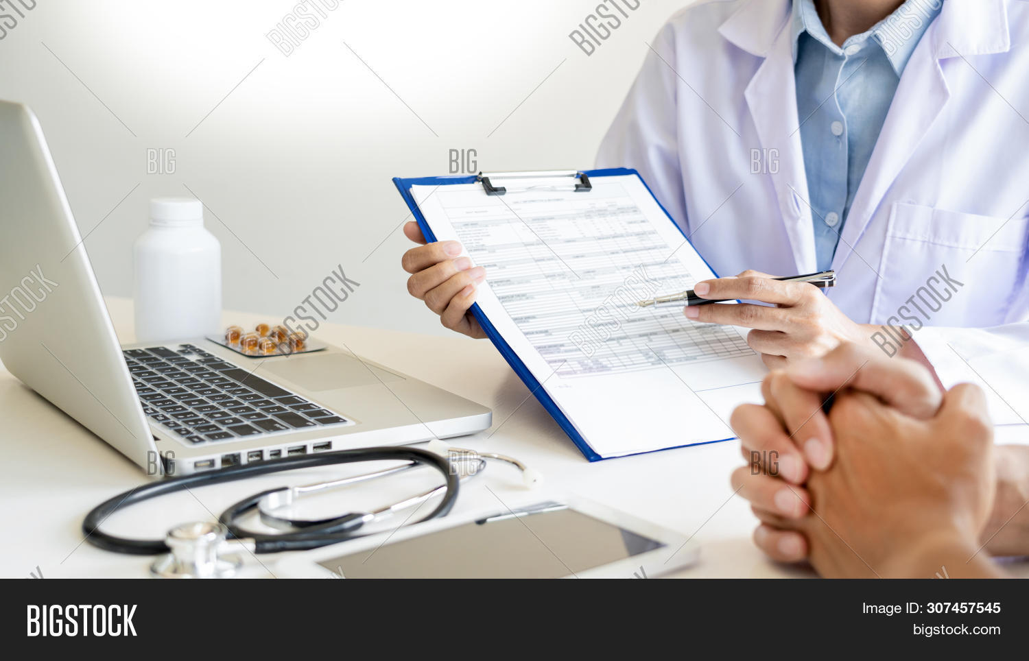 Imagen y foto Doctor Explaining (prueba gratis) | Bigstock