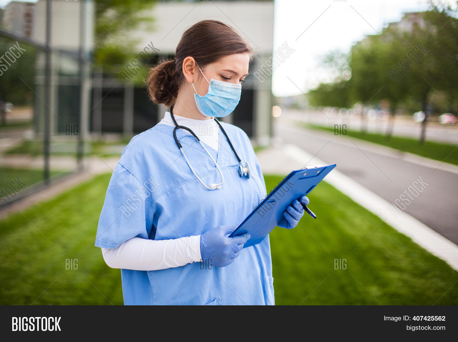 Female Uk Nhs Doctor Image & Photo (Free Trial) | Bigstock