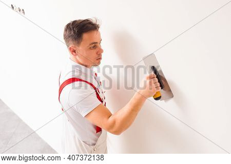 Plasterer Aligning Image & Photo (Free Trial) | Bigstock