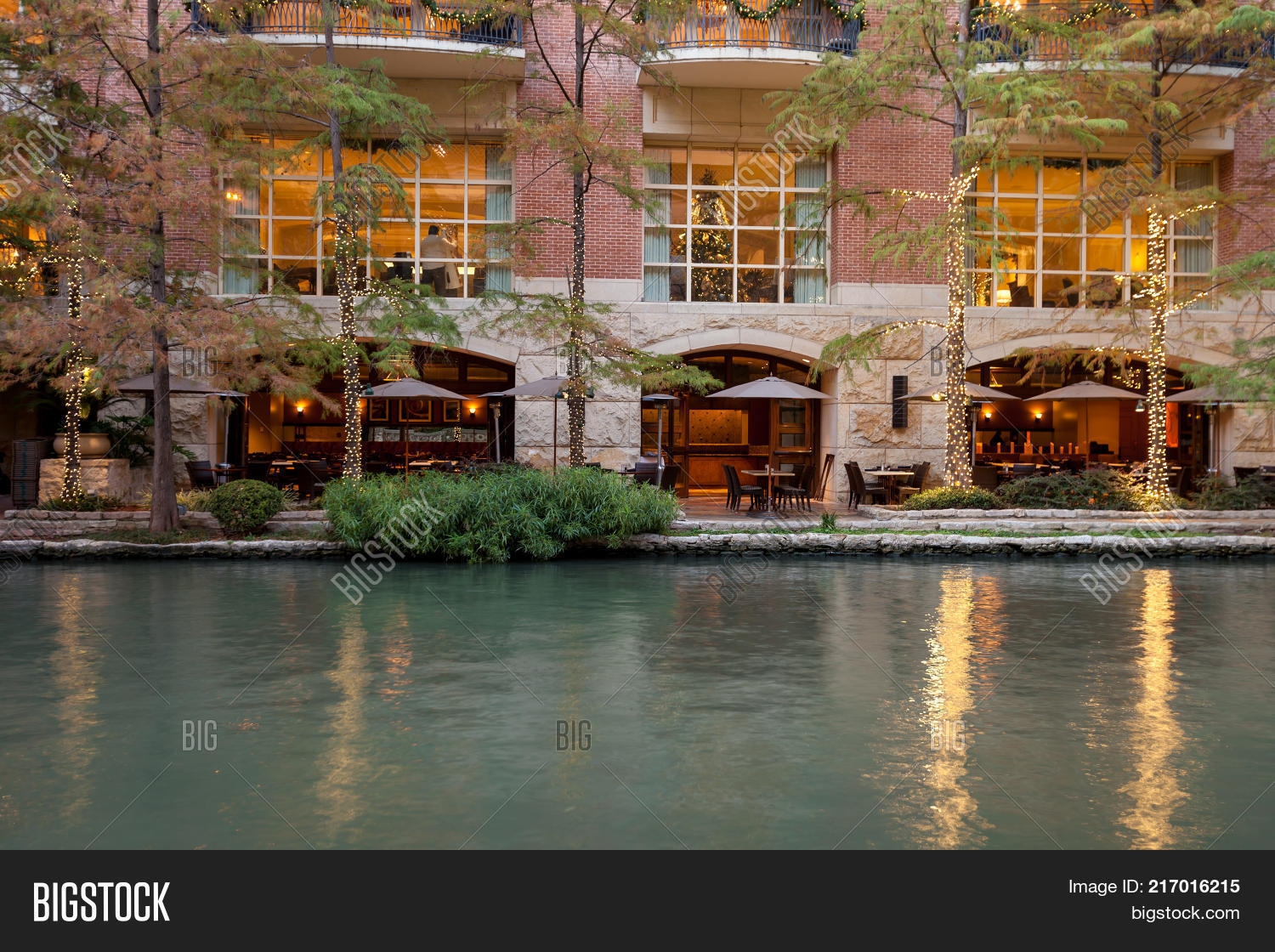 Empty Restaurant On Image & Photo (Free Trial) | Bigstock