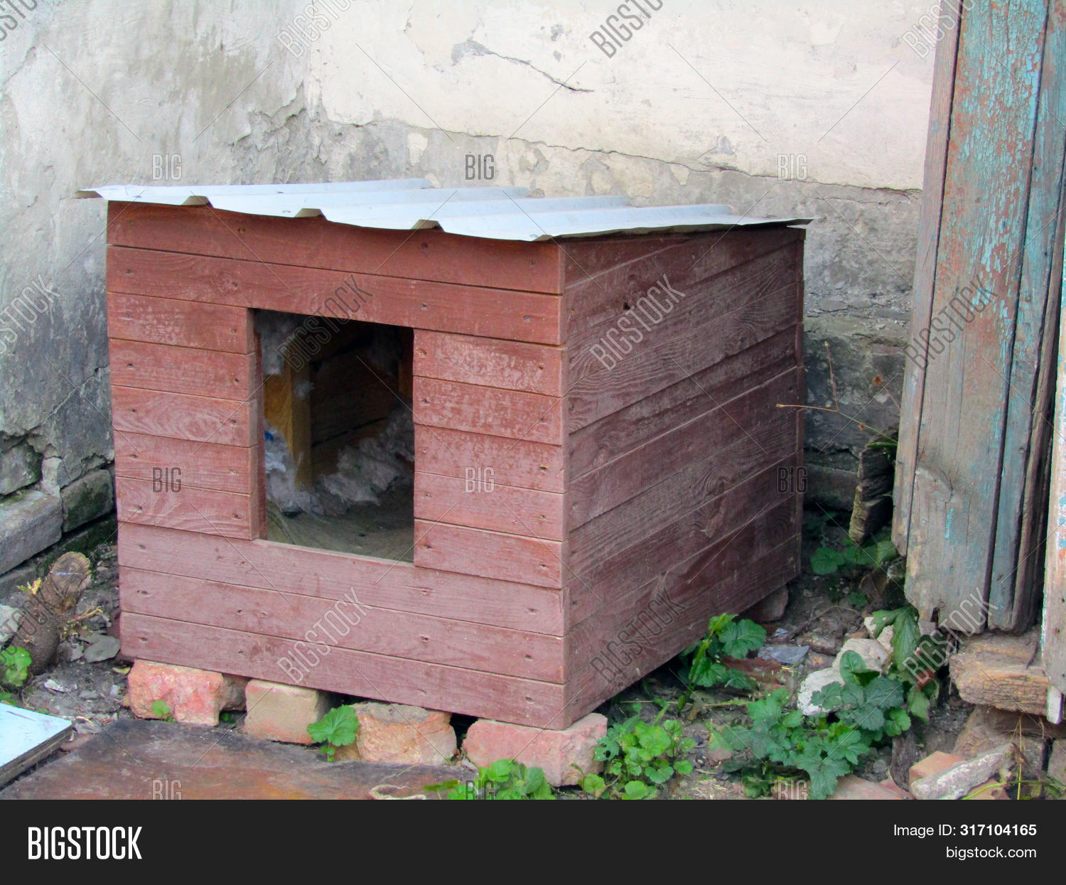 Red Wooden Doghouse Image & Photo (Free Trial) | Bigstock