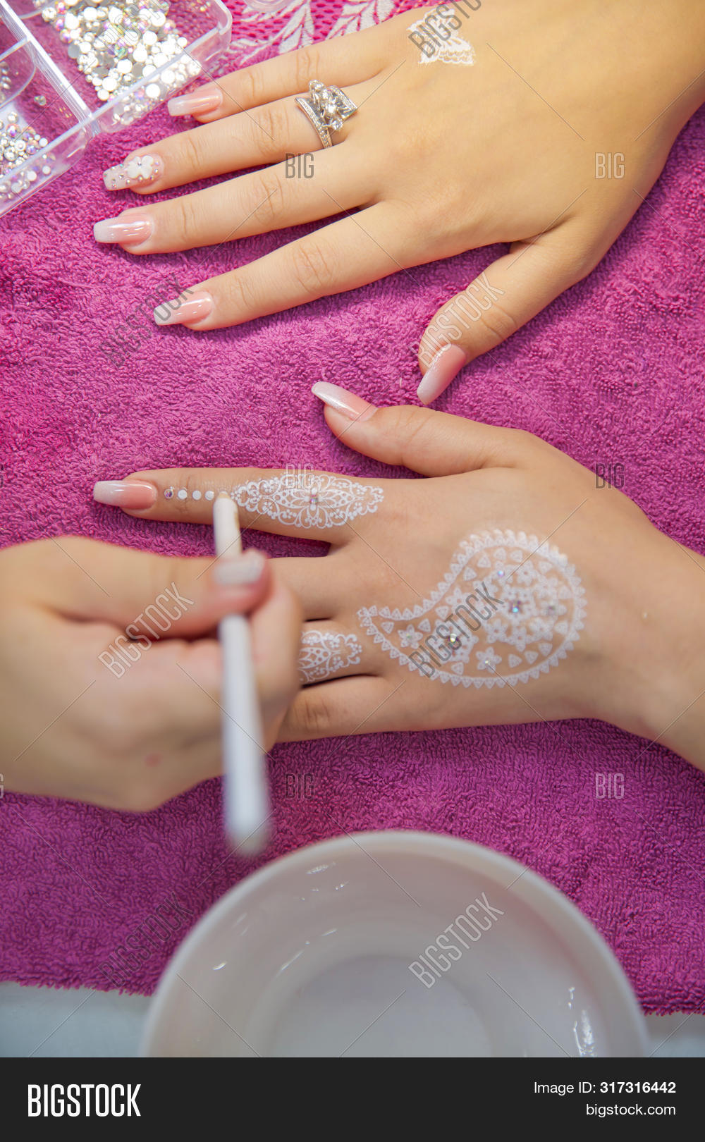 Master Draws Form Buta Image & Photo (Free Trial) | Bigstock