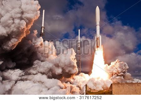 Launch Space Shuttle. Image & Photo (Free Trial) | Bigstock