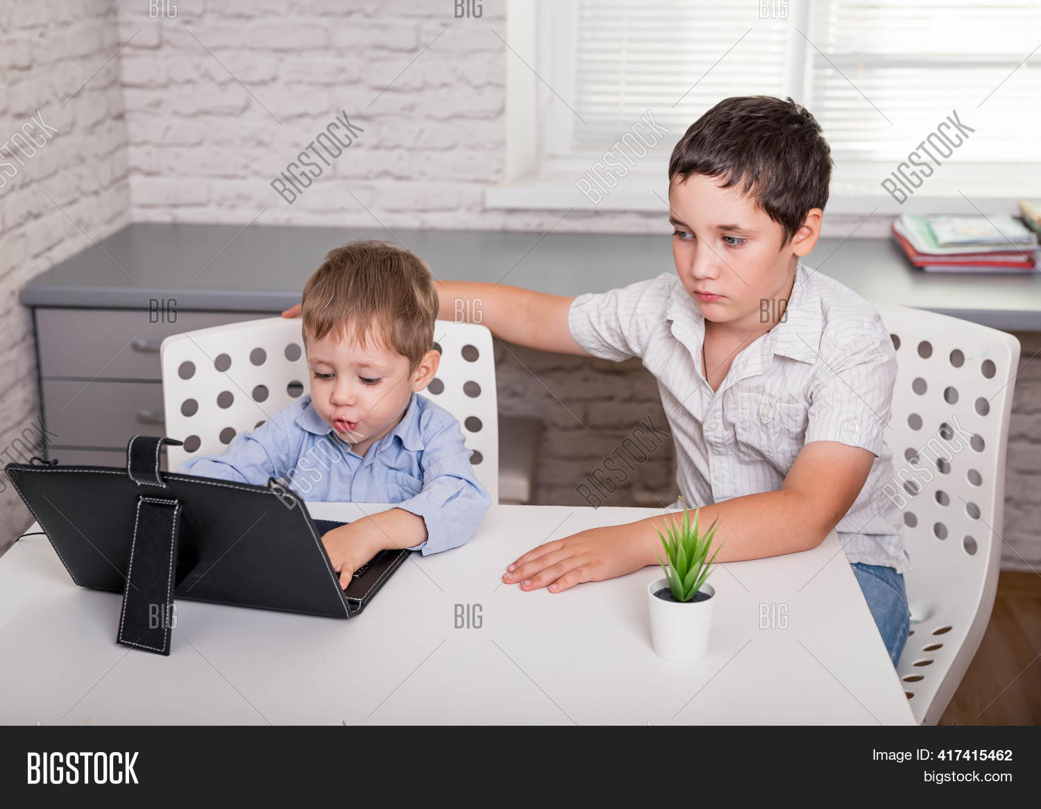 Children Using Gadgets Image & Photo (Free Trial) | Bigstock